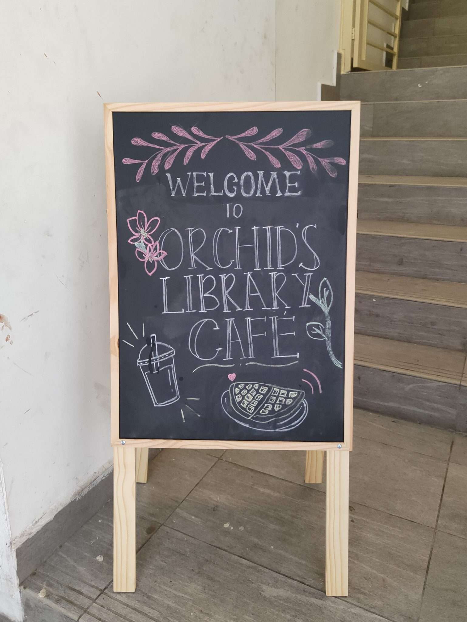 Hangout Spot Perfect untuk BOOK LOVERS! - Purple Durian